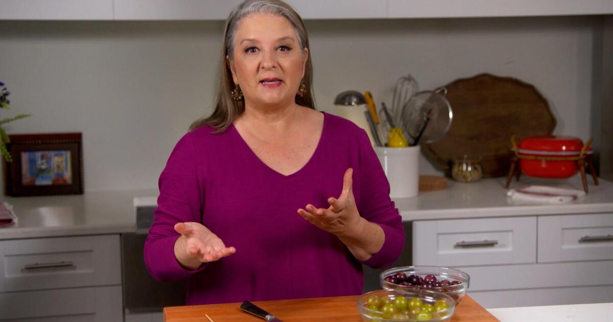 Watch Sheri Says: Taking Seeds out of Muscadines | The Key Ingredient ...