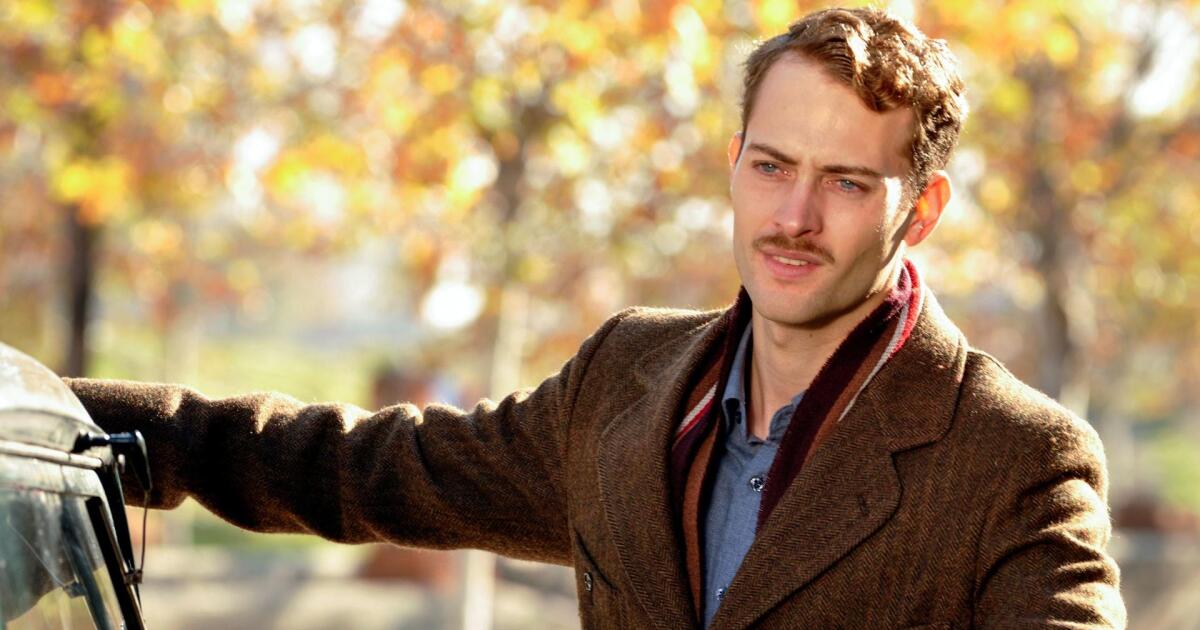 Watch Episode 16 | The Time in Between (El Tiempo Entre Costuras ...