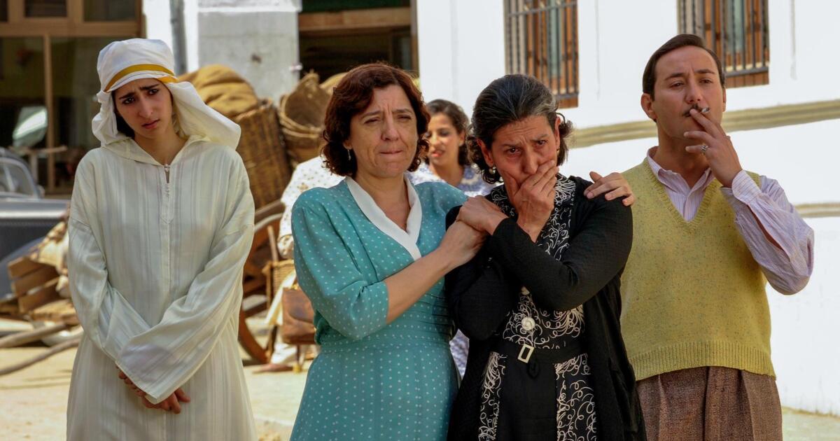 Watch Episode 9 | The Time in Between (El Tiempo Entre Costuras) Season ...